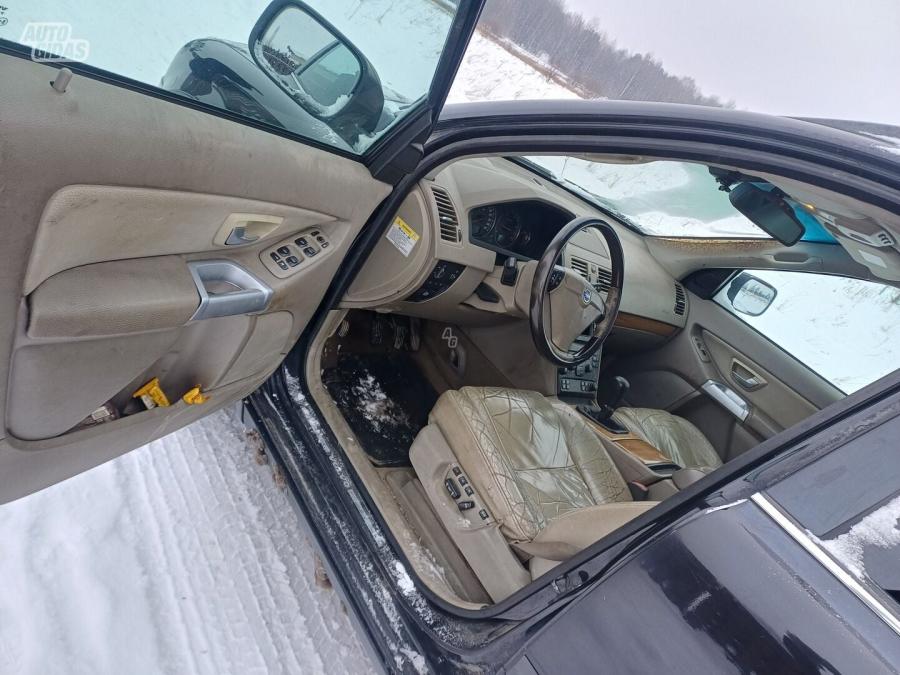 Melns Volvo XC90 2005 Viļņa, ar dzinēja tilpumu 2.40 L un nobraukumu 353 tūkst. km par 3000 €, foto 4 vietnē AUTOMOTO.COM.LV