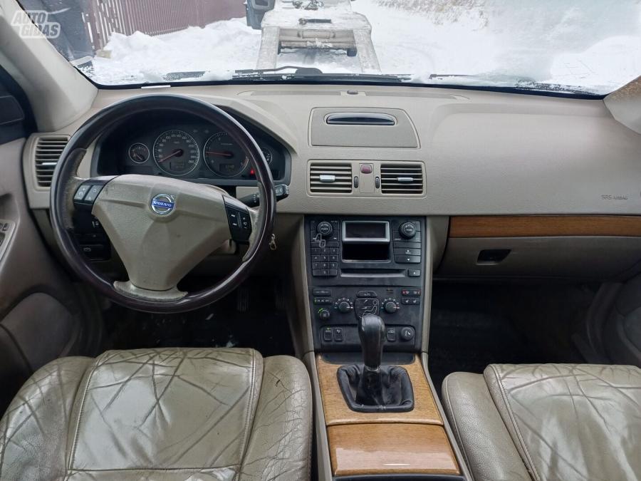 Melns Volvo XC90 2005 Viļņa, ar dzinēja tilpumu 2.40 L un nobraukumu 353 tūkst. km par 3000 €, foto 5 vietnē AUTOMOTO.COM.LV