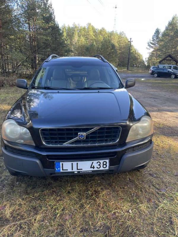 Black Volvo XC90 2005 in Vilnius, with an engine capacity of 2.40 L and mileage of 419 thousand km for 4000 €, photo 1 on AUTOMOTO.COM.LV