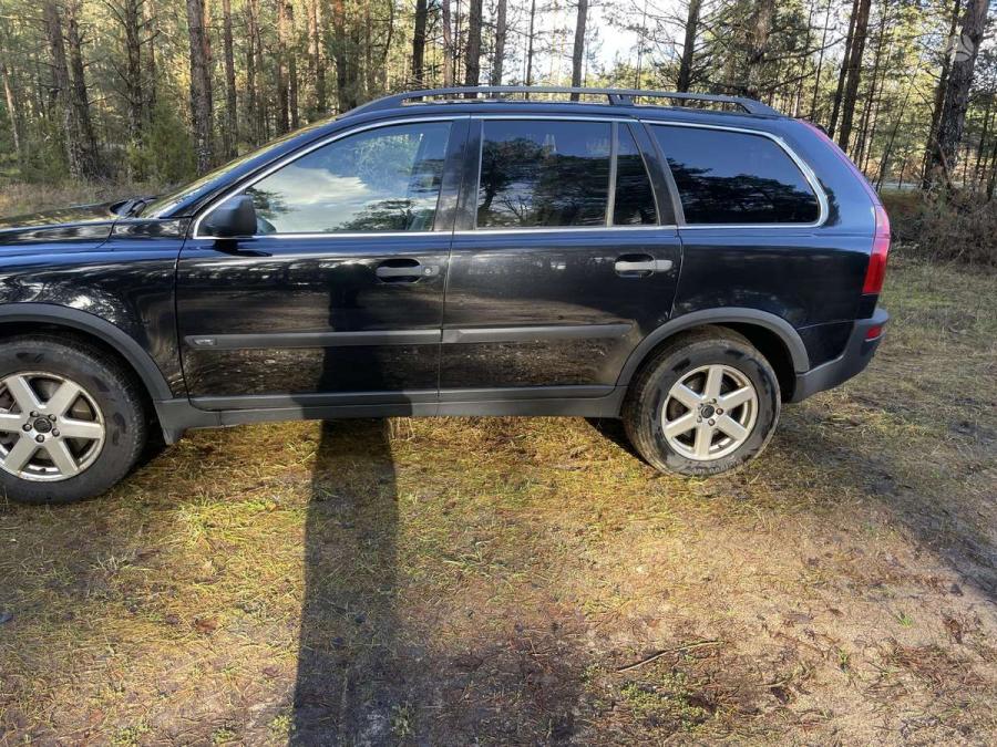 Melns Volvo XC90 2005 Viļņa, ar dzinēja tilpumu 2.40 L un nobraukumu 419 tūkst. km par 4000 €, foto 3 vietnē AUTOMOTO.COM.LV