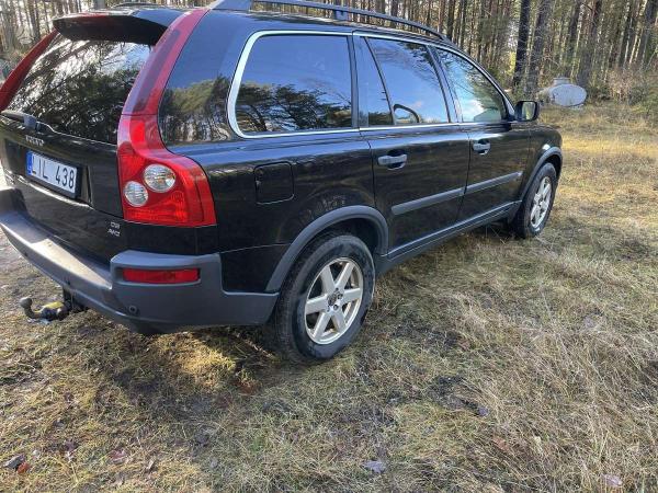 Black Volvo XC90 2005 in Vilnius, with an engine capacity of 2.40 L and mileage of 419 thousand km for 4000 €, photo 6 on AUTOMOTO.COM.LV