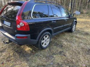 Melns Volvo XC90 2005 Viļņa, ar dzinēja tilpumu 2.40 L un nobraukumu 419 tūkst. km par 4000 €, foto 6 vietnē AUTOMOTO.COM.LV