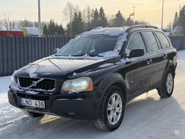 Black Volvo XC90 2005 in Siauliai, with an engine capacity of 2.50 L and mileage of 338 thousand km for 1550 €, photo 1 on AUTOMOTO.COM.LV