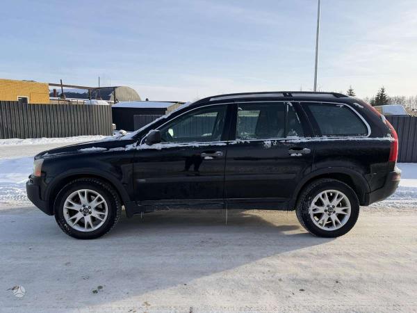 Black Volvo XC90 2005 in Siauliai, with an engine capacity of 2.50 L and mileage of 338 thousand km for 1550 €, photo 4 on AUTOMOTO.COM.LV