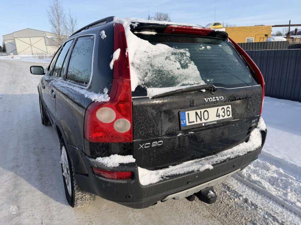 Black Volvo XC90 2005 in Siauliai, with an engine capacity of 2.50 L and mileage of 338 thousand km for 1550 €, photo 5 on AUTOMOTO.COM.LV