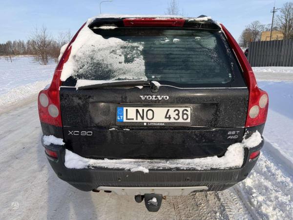 Black Volvo XC90 2005 in Siauliai, with an engine capacity of 2.50 L and mileage of 338 thousand km for 1550 €, photo 6 on AUTOMOTO.COM.LV
