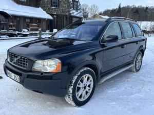 Melns Volvo XC90 2005 Viļņa, ar dzinēja tilpumu 2.40 L un nobraukumu 220 tūkst. km par 2700 €, foto  vietnē AUTOMOTO.COM.LV