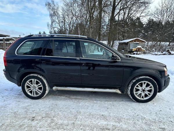 Black Volvo XC90 2005 in Vilnius, with an engine capacity of 2.40 L and mileage of 220 thousand km for 2700 €, photo 3 on AUTOMOTO.COM.LV
