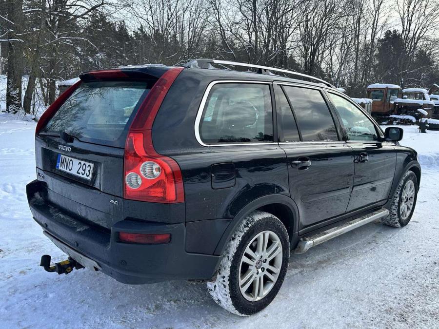 Melns Volvo XC90 2005 Viļņa, ar dzinēja tilpumu 2.40 L un nobraukumu 220 tūkst. km par 2700 €, foto 5 vietnē AUTOMOTO.COM.LV