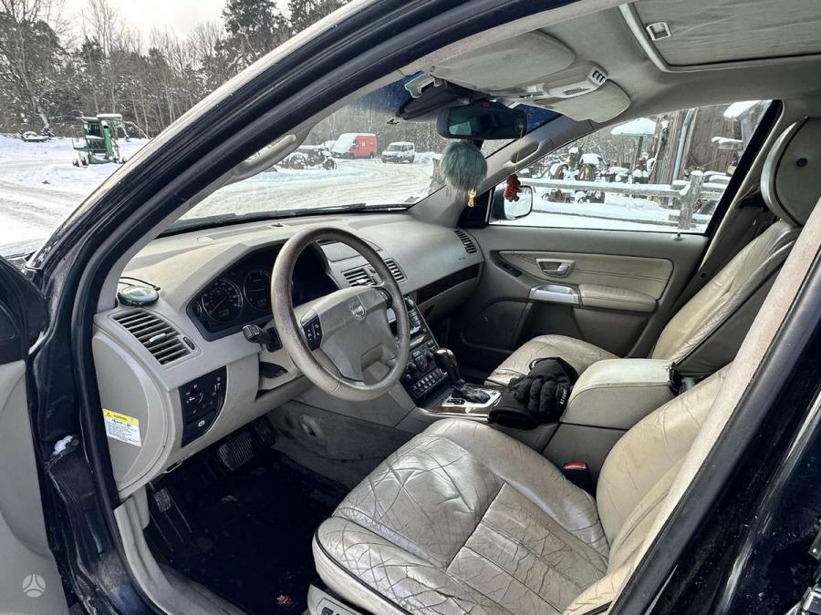 Melns Volvo XC90 2005 Viļņa, ar dzinēja tilpumu 2.40 L un nobraukumu 220 tūkst. km par 2700 €, foto 9 vietnē AUTOMOTO.COM.LV