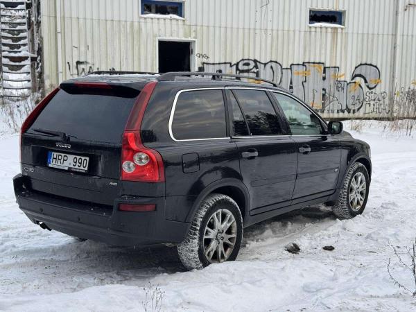 Melns Volvo XC90 2005 Viļņa, ar dzinēja tilpumu 2.40 L un nobraukumu 380 tūkst. km par 3200 €, foto 4 vietnē AUTOMOTO.COM.LV