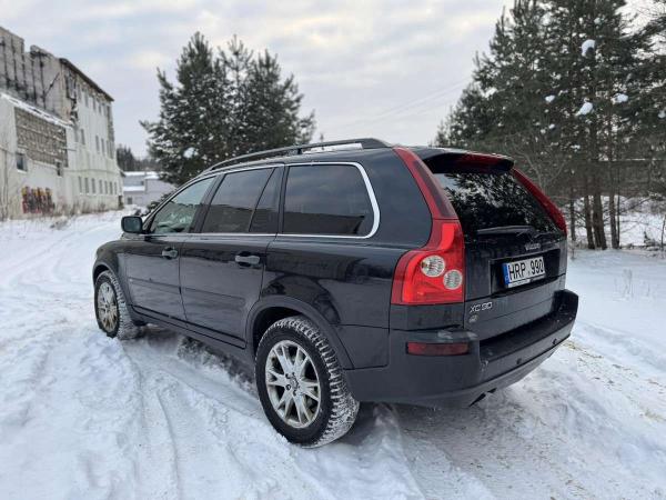 Melns Volvo XC90 2005 Viļņa, ar dzinēja tilpumu 2.40 L un nobraukumu 380 tūkst. km par 3200 €, foto 5 vietnē AUTOMOTO.COM.LV