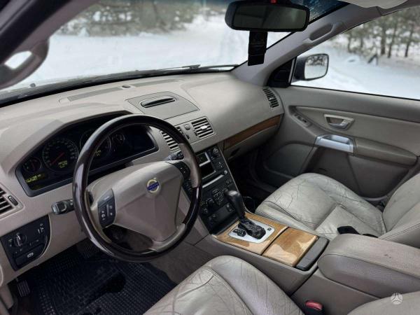 Melns Volvo XC90 2005 Viļņa, ar dzinēja tilpumu 2.40 L un nobraukumu 380 tūkst. km par 3200 €, foto 9 vietnē AUTOMOTO.COM.LV