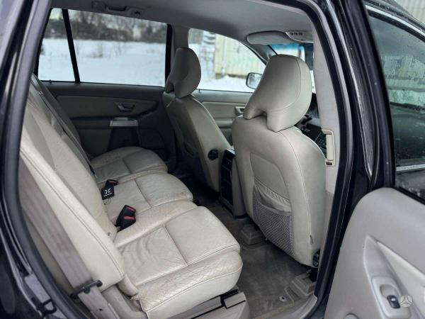 Melns Volvo XC90 2005 Viļņa, ar dzinēja tilpumu 2.40 L un nobraukumu 380 tūkst. km par 3200 €, foto 10 vietnē AUTOMOTO.COM.LV