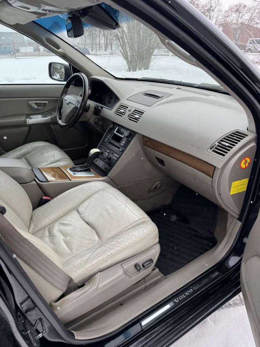 Melns Volvo XC90 2005 Kauņa, ar dzinēja tilpumu 2.40 L un nobraukumu 363 tūkst. km par 3450 €, foto 8 vietnē AUTOMOTO.COM.LV
