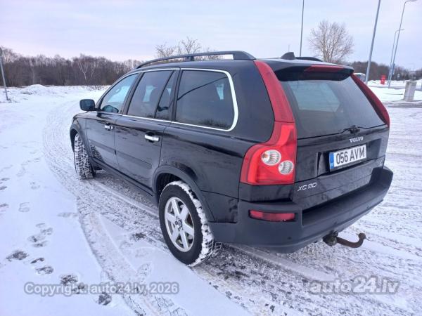 Black Volvo XC90 2005 in Rakvere, with an engine capacity of 2.50 L and mileage of 398 thousand km for 1240 €, photo 3 on AUTOMOTO.COM.LV