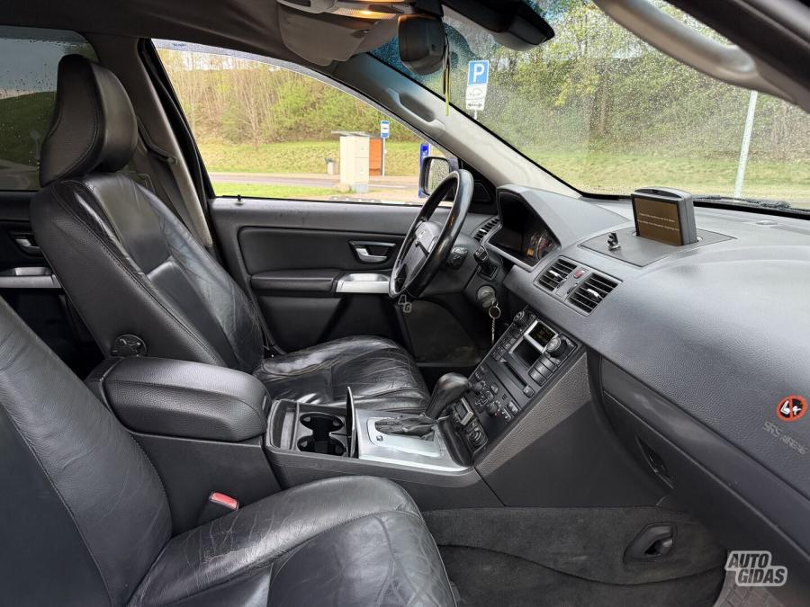 Melns Volvo XC90 2005 Viļņa, ar dzinēja tilpumu 2.40 L un nobraukumu 343 tūkst. km par 2350 €, foto 7 vietnē AUTOMOTO.COM.LV
