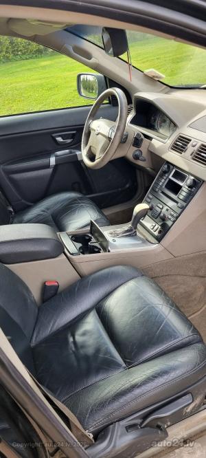 Black Volvo XC90 2005 in Rapla, with an engine capacity of 2.40 L and mileage of 390 thousand km for 3200 €, photo 3 on AUTOMOTO.COM.LV