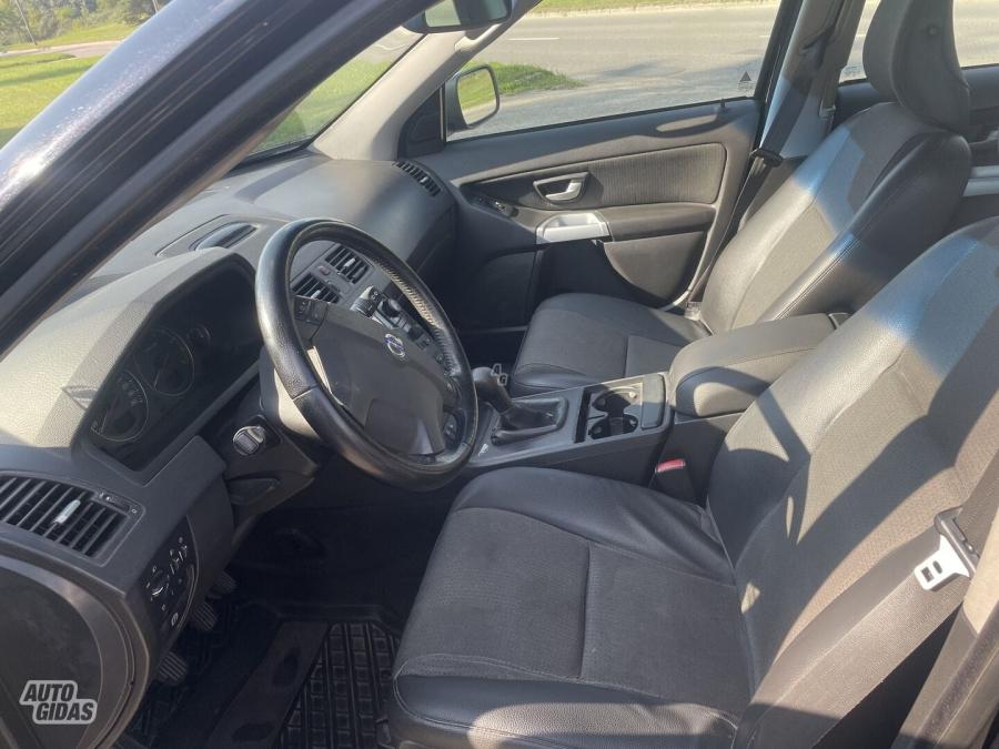 Melns Volvo XC90 2005 Utena, ar dzinēja tilpumu 2.40 L un nobraukumu 390 tūkst. km par 4450 €, foto 10 vietnē AUTOMOTO.COM.LV