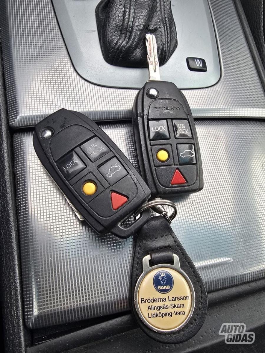 Melns Volvo XC90 2005 Viļņa, ar dzinēja tilpumu 2.50 L un nobraukumu 412 tūkst. km par 3000 €, foto 16 vietnē AUTOMOTO.COM.LV