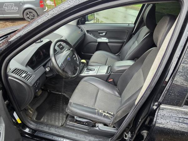 Melns Volvo XC90 2005 Viļņa, ar dzinēja tilpumu 2.50 L un nobraukumu 412 tūkst. km par 3000 €, foto 10 vietnē AUTOMOTO.COM.LV