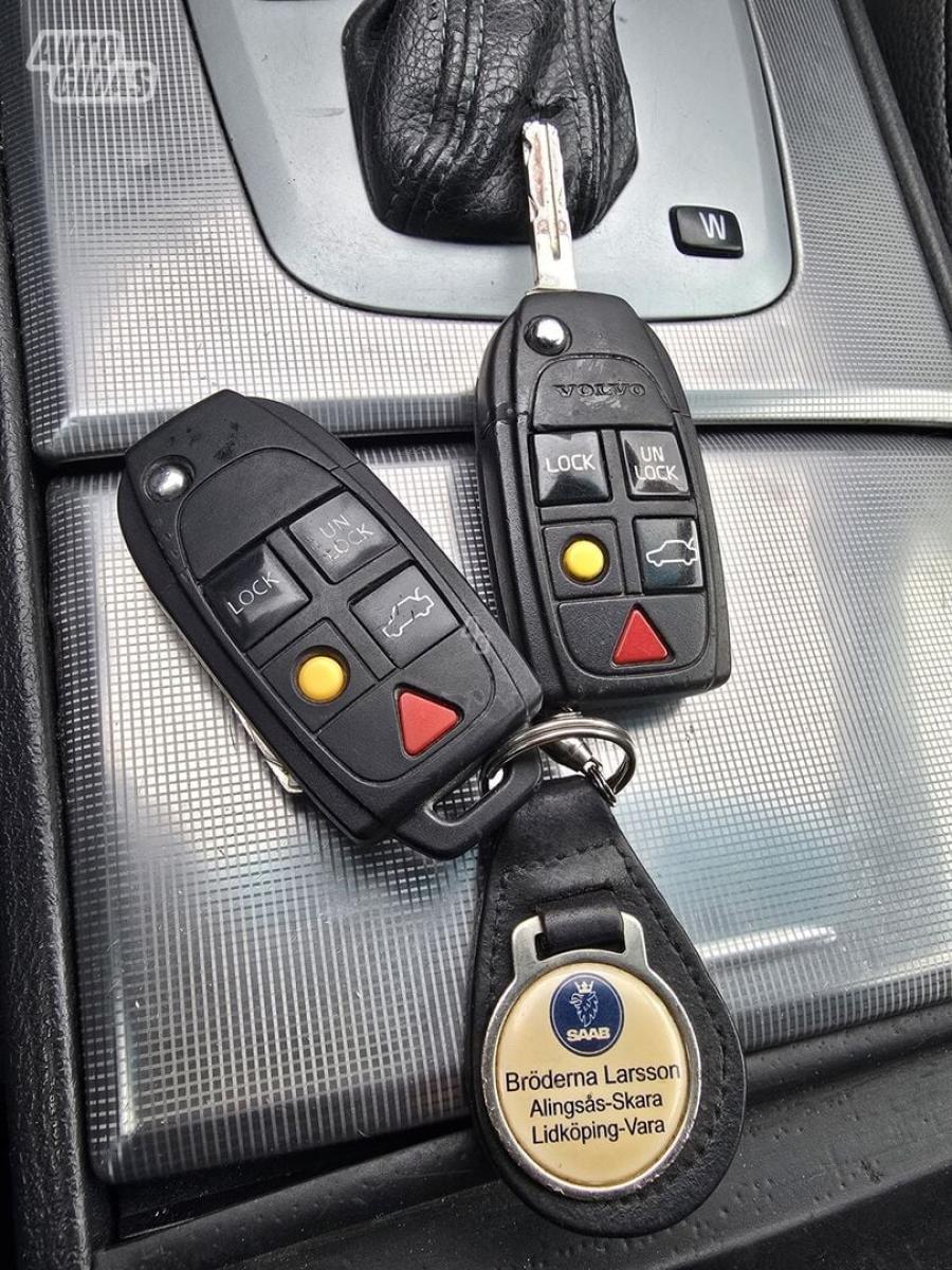 Black Volvo XC90 2005 in Vilnius, with an engine capacity of 2.50 L and mileage of 414 thousand km for 2900 €, photo 18 on AUTOMOTO.COM.LV