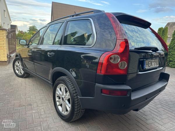 Black Volvo XC90 2005 in Siauliai, with an engine capacity of 2.40 L and mileage of 354 thousand km for 3950 €, photo 4 on AUTOMOTO.COM.LV