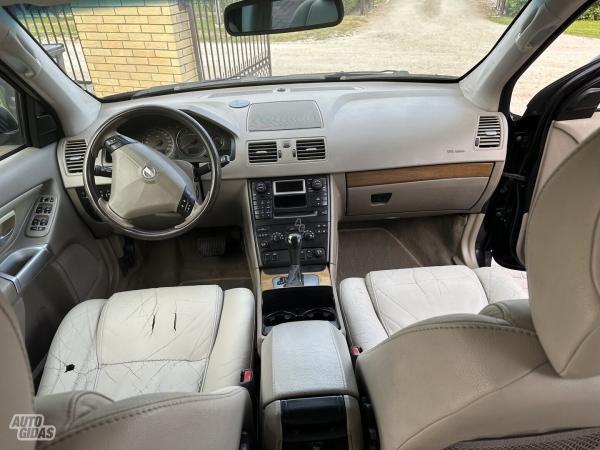 Black Volvo XC90 2005 in Siauliai, with an engine capacity of 2.40 L and mileage of 354 thousand km for 3950 €, photo 10 on AUTOMOTO.COM.LV