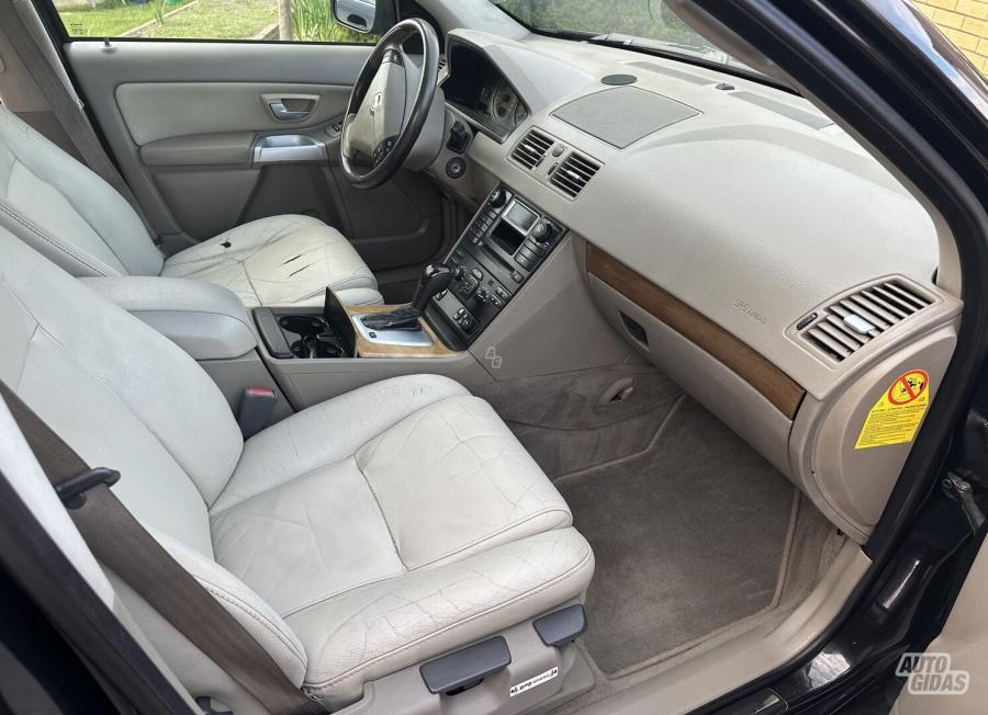 Melns Volvo XC90 2005 Šauļi, ar dzinēja tilpumu 2.40 L un nobraukumu 354 tūkst. km par 3950 €, foto 15 vietnē AUTOMOTO.COM.LV