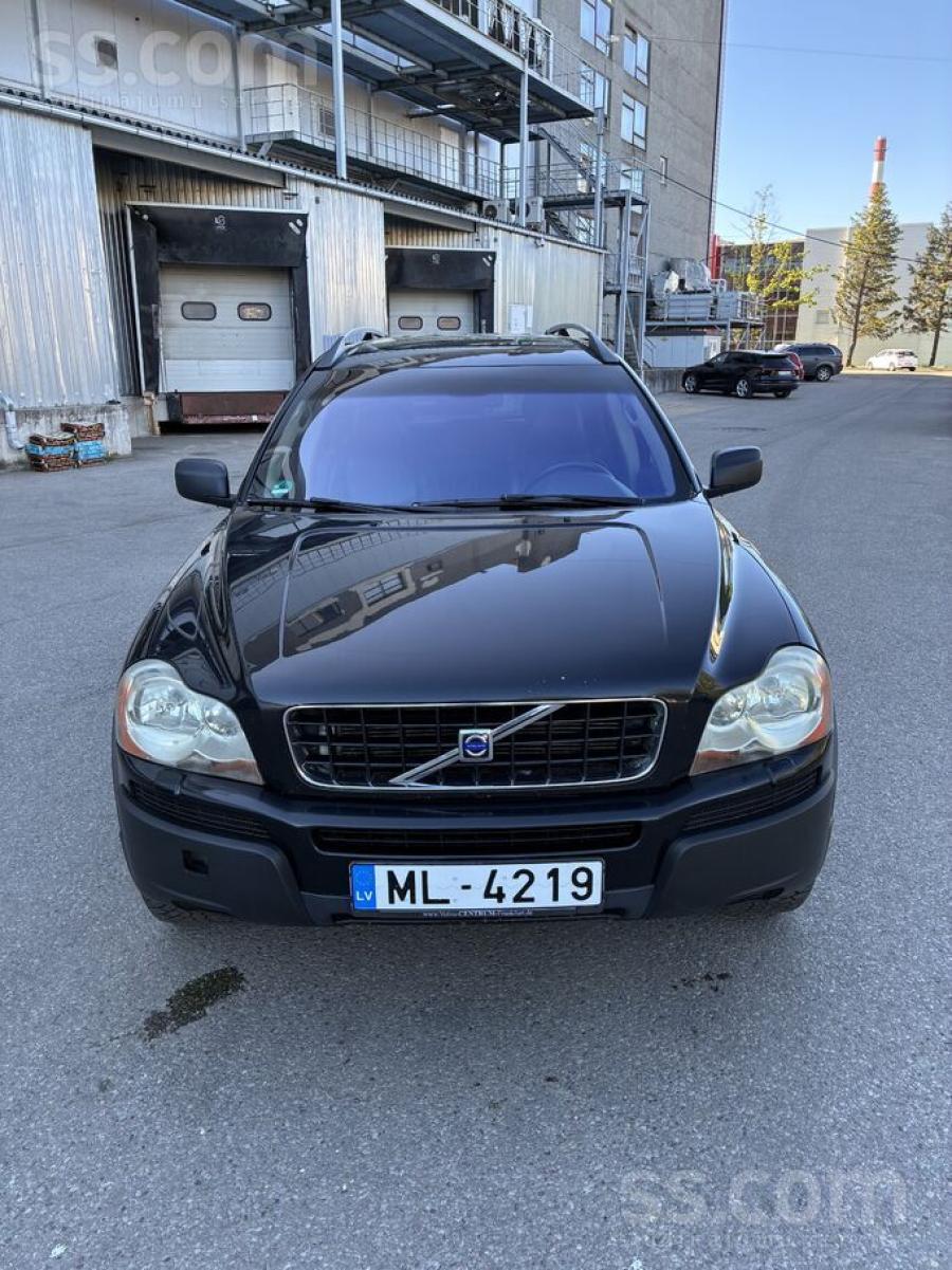 Black Volvo XC90 2005 in Riga, with an engine capacity of 2.40 L and mileage of 352 thousand km for 4500 €, photo 4 on AUTOMOTO.COM.LV