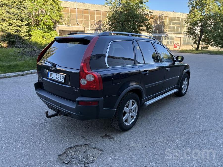 Black Volvo XC90 2005 in Riga, with an engine capacity of 2.40 L and mileage of 352 thousand km for 4500 €, photo 6 on AUTOMOTO.COM.LV