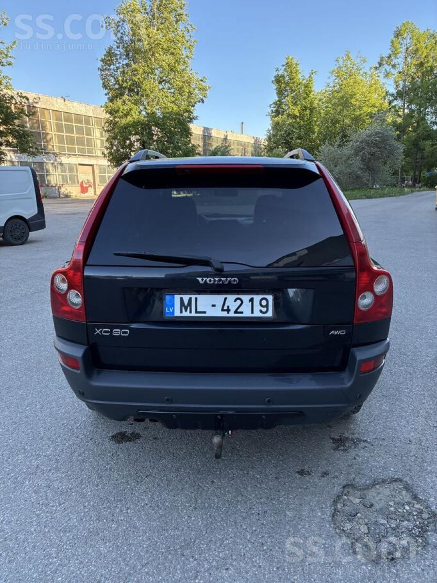 Black Volvo XC90 2005 in Riga, with an engine capacity of 2.40 L and mileage of 352 thousand km for 4500 €, photo 7 on AUTOMOTO.COM.LV