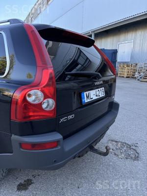 Black Volvo XC90 2005 in Riga, with an engine capacity of 2.40 L and mileage of 352 thousand km for 4500 €, photo 8 on AUTOMOTO.COM.LV