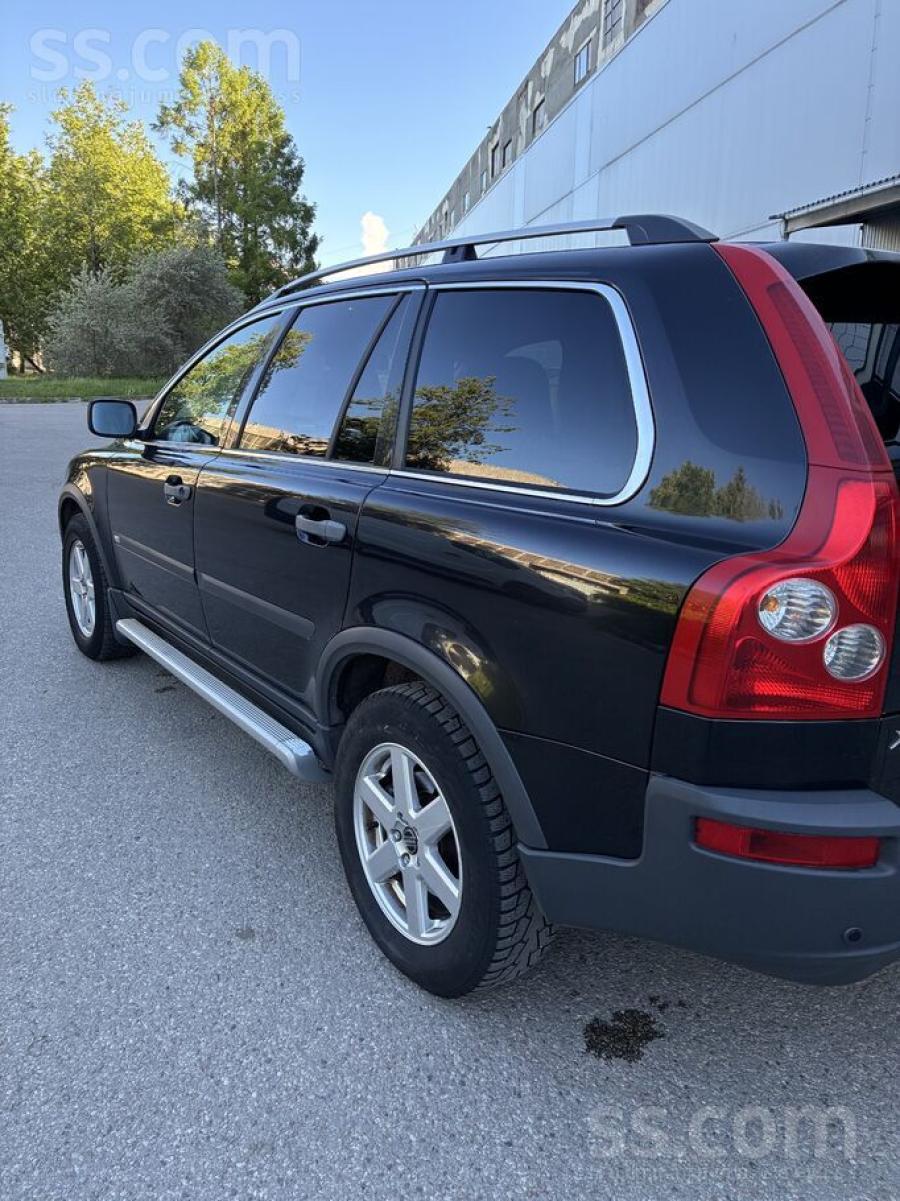 Black Volvo XC90 2005 in Riga, with an engine capacity of 2.40 L and mileage of 352 thousand km for 4500 €, photo 9 on AUTOMOTO.COM.LV