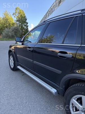 Black Volvo XC90 2005 in Riga, with an engine capacity of 2.40 L and mileage of 352 thousand km for 4500 €, photo 11 on AUTOMOTO.COM.LV