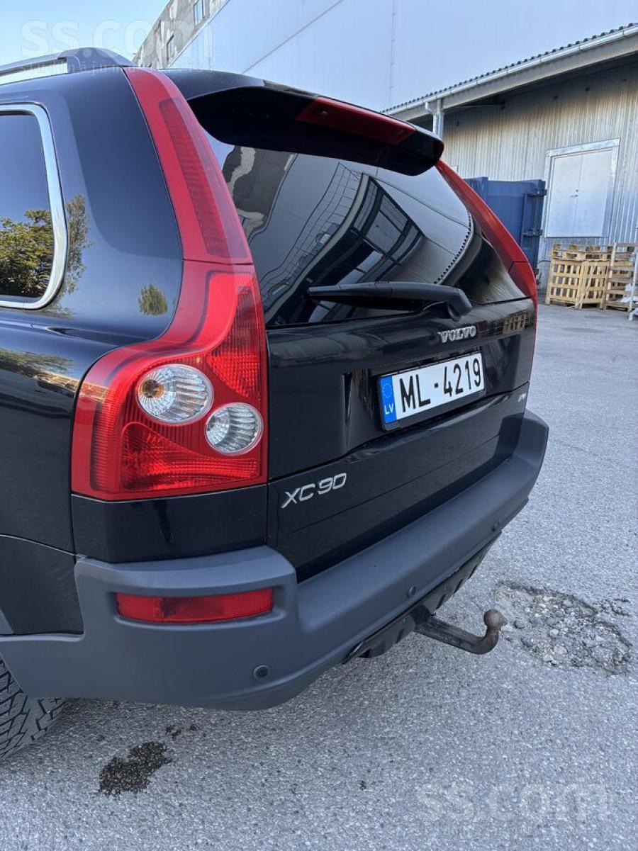 Black Volvo XC90 2005 in Riga, with an engine capacity of 2.40 L and mileage of 352 thousand km for 4500 €, photo 14 on AUTOMOTO.COM.LV