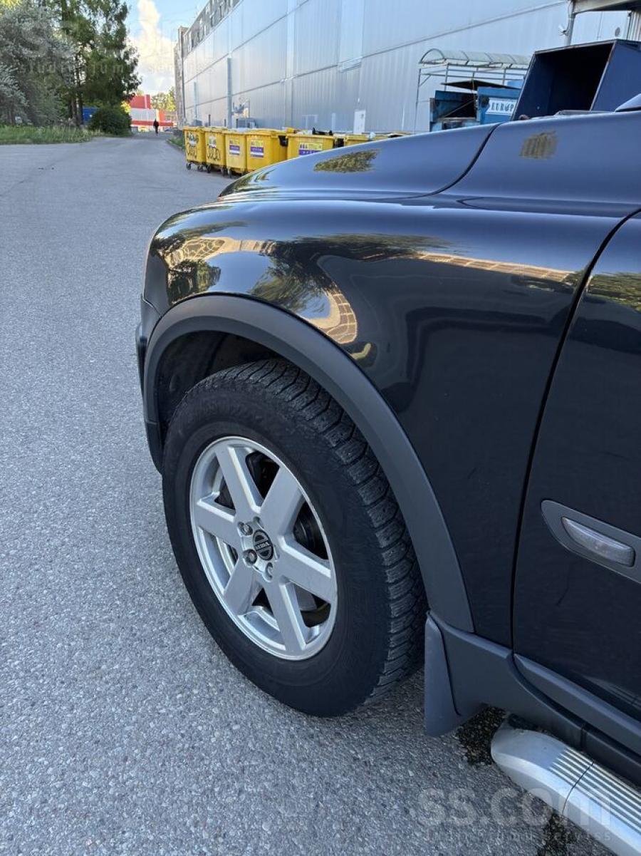 Black Volvo XC90 2005 in Riga, with an engine capacity of 2.40 L and mileage of 352 thousand km for 4500 €, photo 15 on AUTOMOTO.COM.LV
