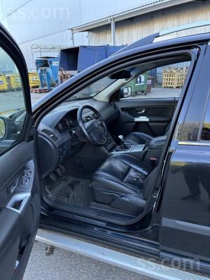 Black Volvo XC90 2005 in Riga, with an engine capacity of 2.40 L and mileage of 352 thousand km for 4500 €, photo 16 on AUTOMOTO.COM.LV