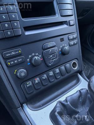 Black Volvo XC90 2005 in Riga, with an engine capacity of 2.40 L and mileage of 352 thousand km for 4500 €, photo 19 on AUTOMOTO.COM.LV
