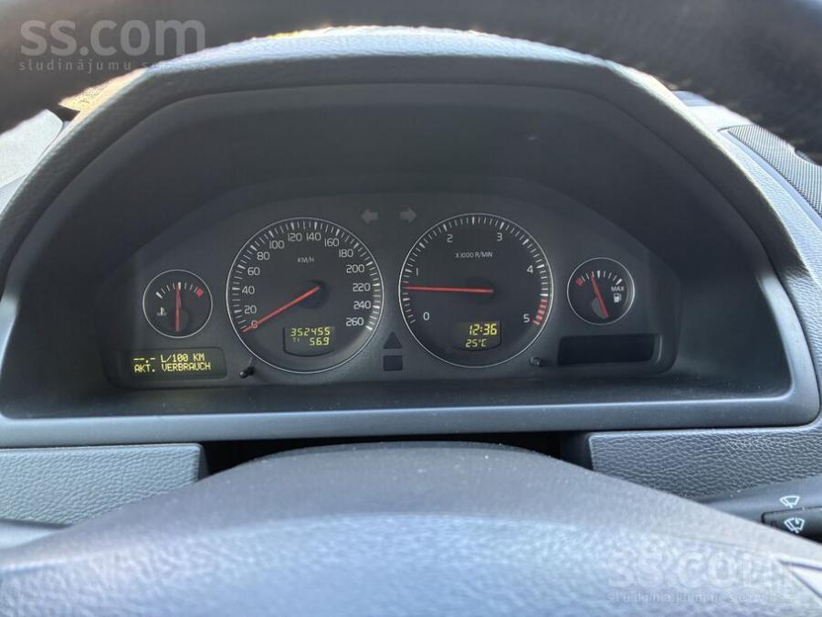Black Volvo XC90 2005 in Riga, with an engine capacity of 2.40 L and mileage of 352 thousand km for 4500 €, photo 20 on AUTOMOTO.COM.LV