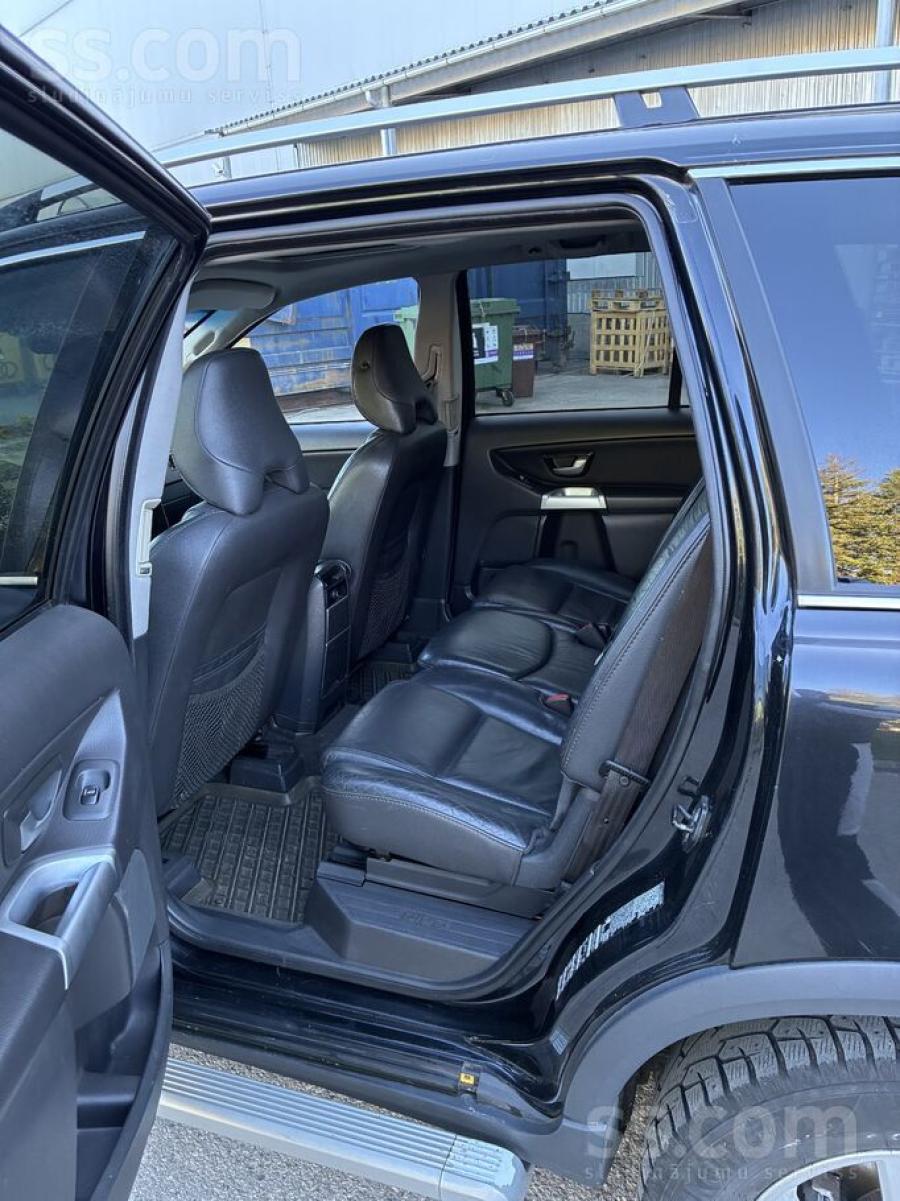 Black Volvo XC90 2005 in Riga, with an engine capacity of 2.40 L and mileage of 352 thousand km for 4500 €, photo 21 on AUTOMOTO.COM.LV