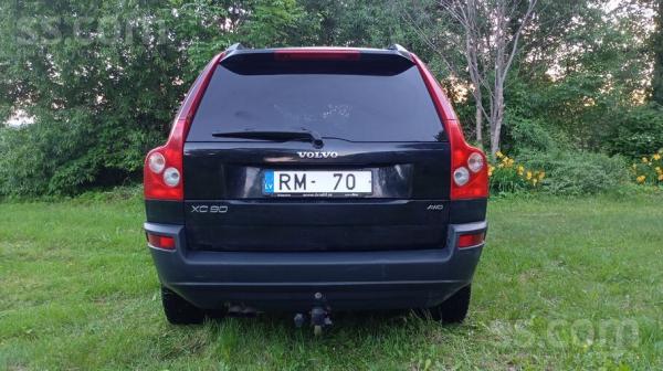 Melns Volvo XC90 2005 Aizkraukle, ar dzinēja tilpumu 2.40 L un nobraukumu 502 tūkst. km par 2500 €, foto 3 vietnē AUTOMOTO.COM.LV