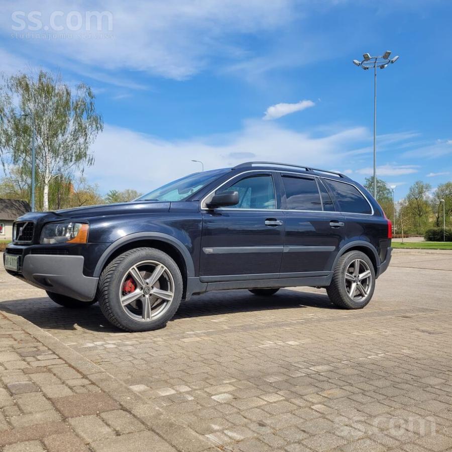 Melns Volvo XC90 2005 Rēzekne, ar dzinēja tilpumu 2.40 L un nobraukumu 357 tūkst. km par 4800 €, foto 1 vietnē AUTOMOTO.COM.LV