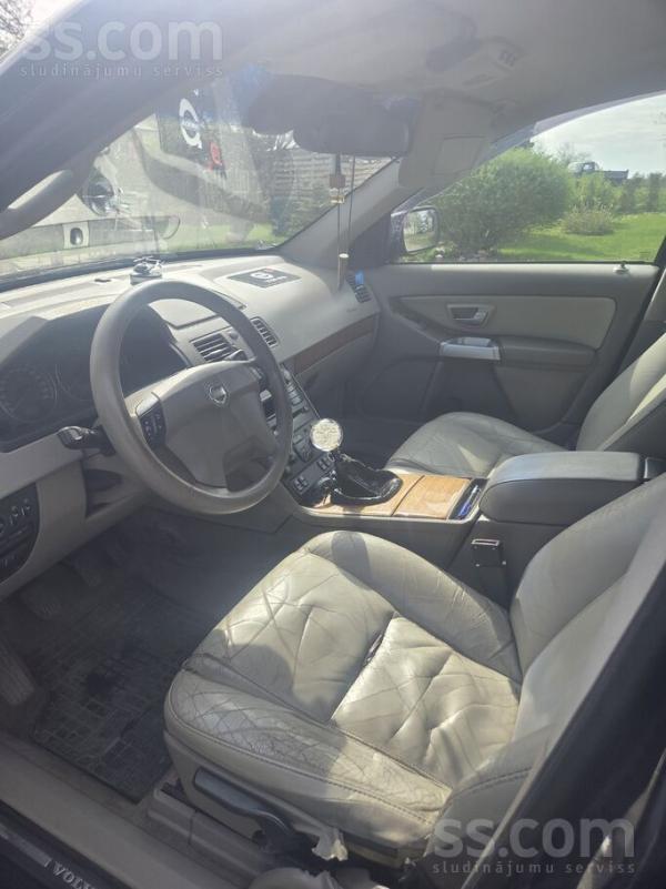 Black Volvo XC90 2005 in Rezekne, with an engine capacity of 2.40 L and mileage of 357 thousand km for 4800 €, photo 5 on AUTOMOTO.COM.LV