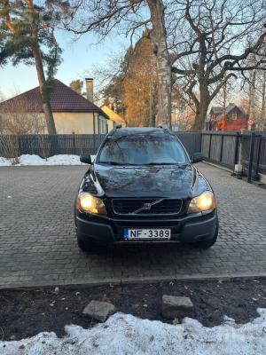 Melns Volvo XC90 2005 Rīga, ar dzinēja tilpumu 2.40 L un nobraukumu 311 tūkst. km par 4000 €, foto  vietnē AUTOMOTO.COM.LV
