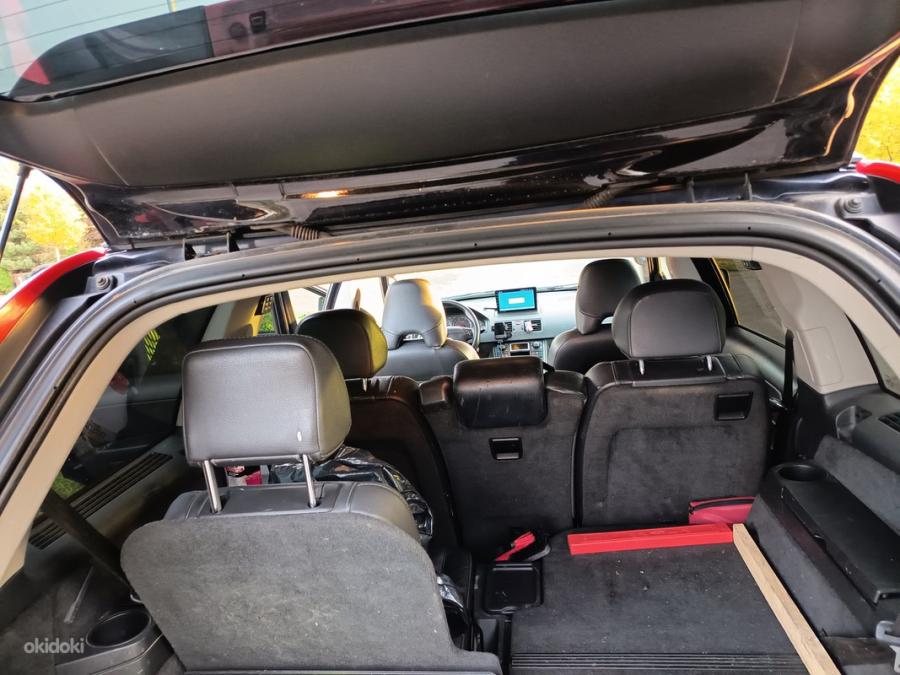 Black Volvo XC90 2005 in Tallinn, with an engine capacity of 2.40 L and mileage of 318 thousand km for 3800 €, photo 8 on AUTOMOTO.COM.LV