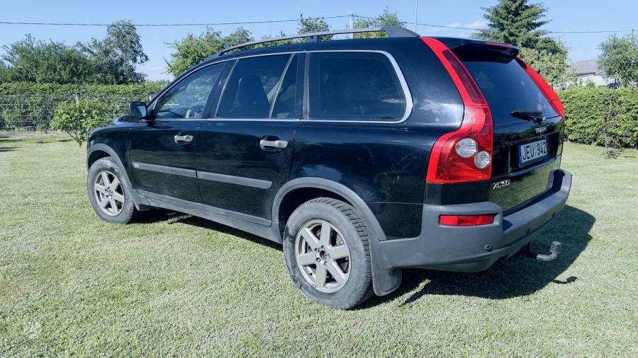 Melns Volvo XC90 2005 Viļņa, ar dzinēja tilpumu 2.40 L un nobraukumu 426 tūkst. km par 3800 €, foto 3 vietnē AUTOMOTO.COM.LV