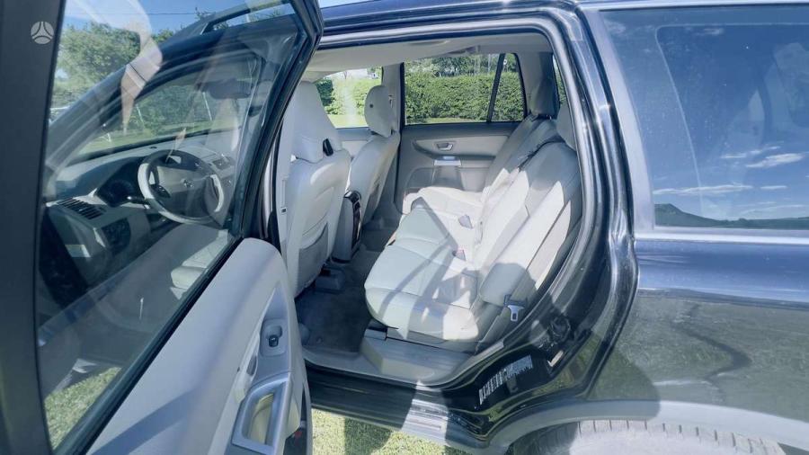 Melns Volvo XC90 2005 Viļņa, ar dzinēja tilpumu 2.40 L un nobraukumu 426 tūkst. km par 3800 €, foto 8 vietnē AUTOMOTO.COM.LV
