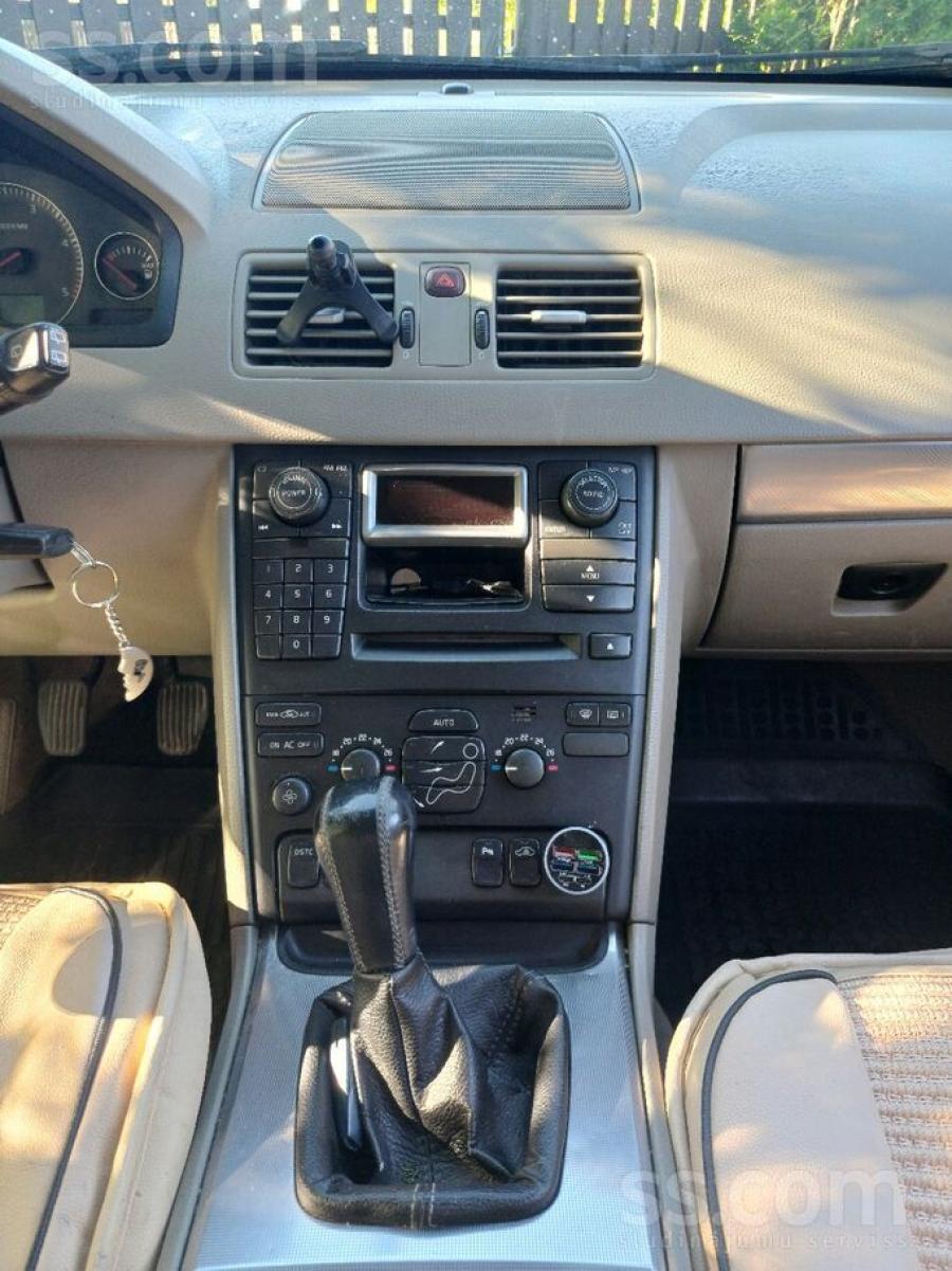 Melns Volvo XC90 2005 Ogre, ar dzinēja tilpumu 2.40 L un nobraukumu 292 tūkst. km par 3500 €, foto 3 vietnē AUTOMOTO.COM.LV
