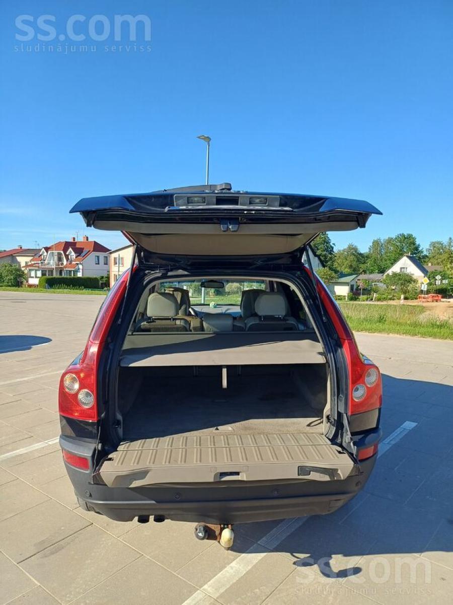 Melns Volvo XC90 2005 Ogre, ar dzinēja tilpumu 2.40 L un nobraukumu 292 tūkst. km par 3500 €, foto 4 vietnē AUTOMOTO.COM.LV